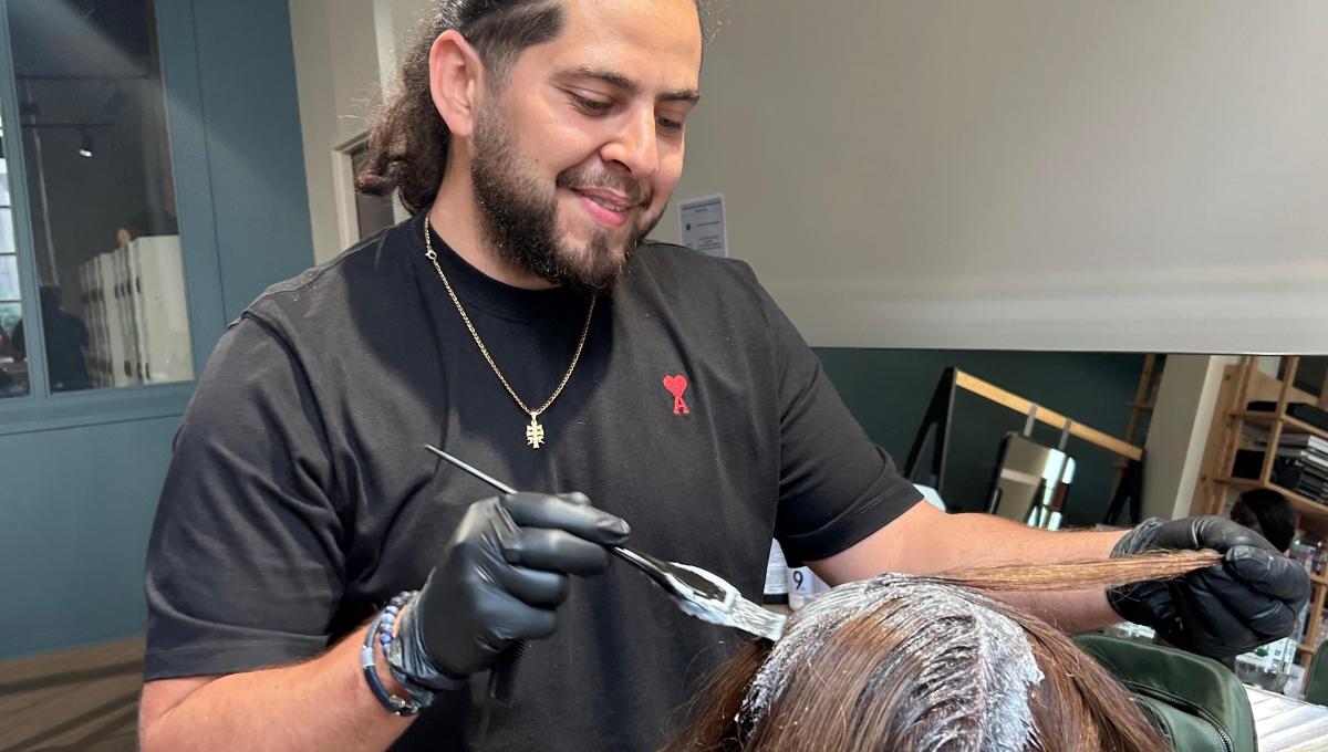 Joshua, de la science à la coiffure : une reconversion inspirante ...